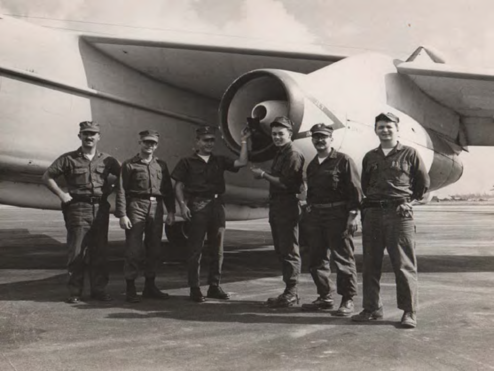 Fleet Support Det. Da Nang, Republic o Vietnam (Det Bravo) Left to ...